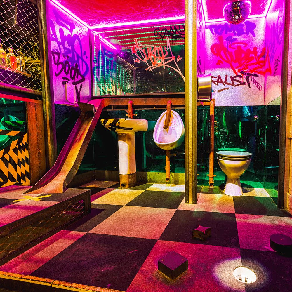 Buy Crazy Golf Family Tickets : Junkyard Golf Club